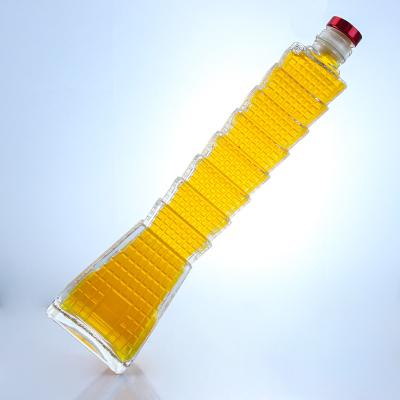 Cina Bottiglia di vetro a forma di torre per vodka brandy tequila logo personalizzato in vendita