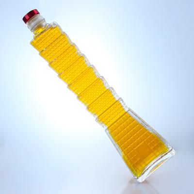 Cina Bottiglia di vetro a forma di torre per vodka brandy tequila logo personalizzato in vendita