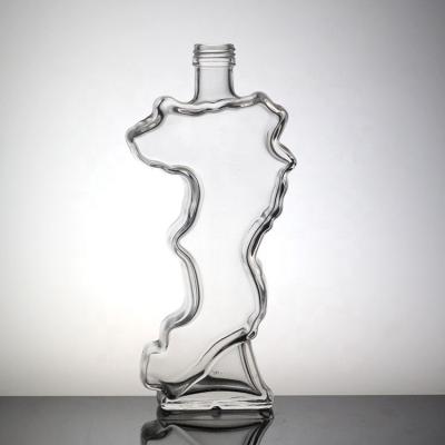 Cina Bottiglia di vetro a forma di cuore su misura con tappo e coperchio a corona in vendita