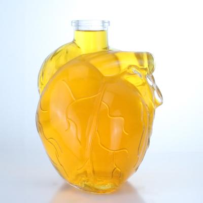 Cina Bottiglia di liquore in vetro a forma di cuore trasparente o personalizzata per bevande whisky vodka brandy in vendita