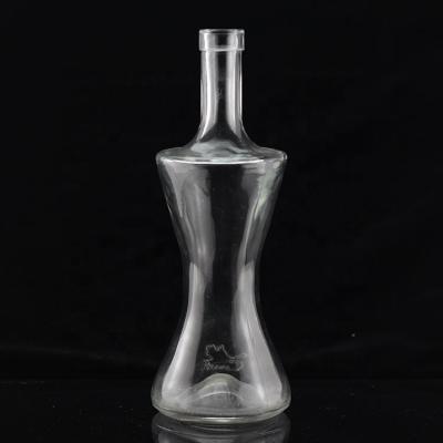 Cina Bottiglia di vetro industriale da 700 ml per l'industria delle bevande a forma di pollice in vendita