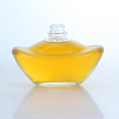 Cina Super Flint Glass Liquor Bottle for Whisky Gin Rum Guala Top e design innovativo in vendita