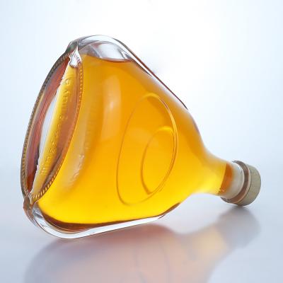 Cina Bottiglia di vetro di 700 ml chiara o personalizzata per gin rum champagne brandy whisky liquore in vendita