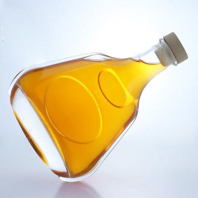 Cina Bottiglia di vetro di 700 ml chiara o personalizzata per gin rum champagne brandy whisky liquore in vendita