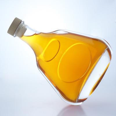 Cina Bottiglia di vetro di 700 ml chiara o personalizzata per gin rum champagne brandy whisky liquore in vendita