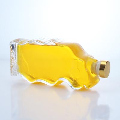 Cina Bottiglia di vetro a forma speciale trasparente o personalizzata per whisky vodka brandy in vendita