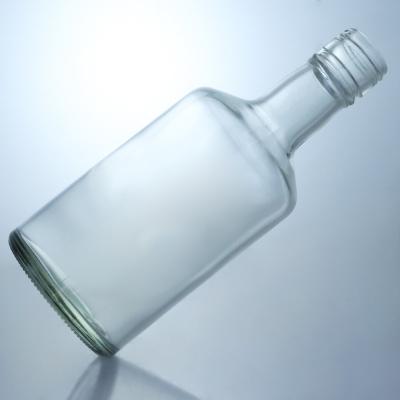 Cina Bottiglia di liquore in vetro a cappuccio a collo lungo su misura per la bobina a vite Gin Vodka Brandy Forma su misura in vendita
