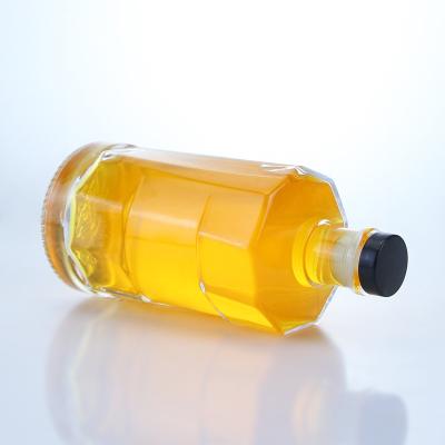 Cina Bottiglia di vetro trasparente con sughero per whisky vodka tequila gin rum in vendita