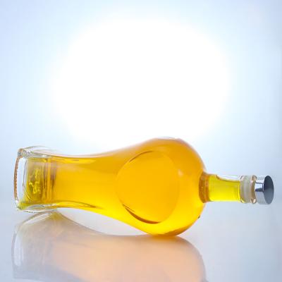Cina Bottiglia di vetro a forma di tappo di sughero trasparente o personalizzata per whisky, vodka, tequila, gin e rum in vendita