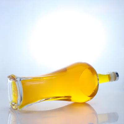 Cina Bottiglia di vetro a forma di tappo di sughero trasparente o personalizzata per whisky, vodka, tequila, gin e rum in vendita