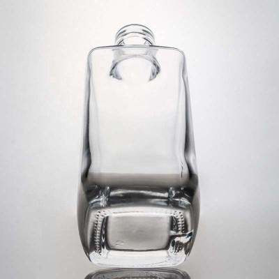 China Colarinho de vidro Gin Quadrado Uísque Rum Vinho Vodka Garrafa 750 ml com cortiça sintética à venda