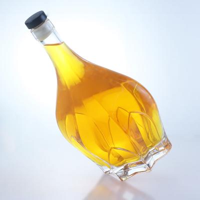 Cina Flint Glass Disegno in rilievo Cappuccio a vite Bottiglia di Spiriti per Whisky Vodka Tequila Gin Rum in vendita