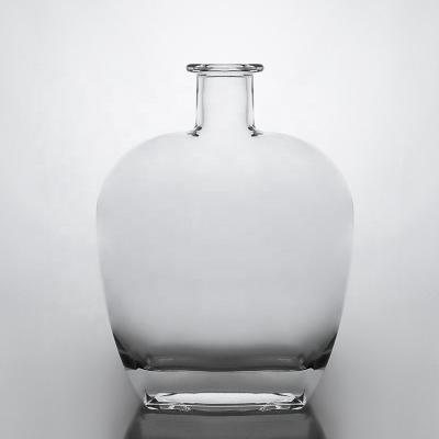 Cina Bottiglia di vetro piatta di 750 ml con sughero per vodka whisky gin bevande industriali in vendita