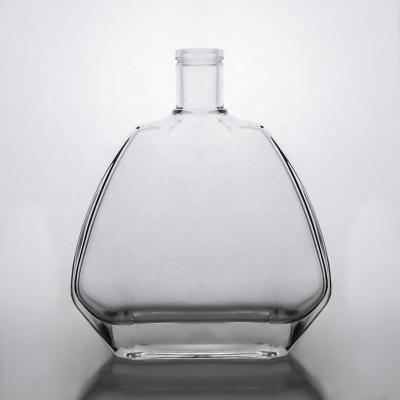 Cina Bottiglia di vetro piatta di 750 ml con sughero per vodka whisky gin bevande industriali in vendita