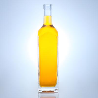 Cina Bottiglia di vetro a pietra quadrata in colore chiaro per vodka whisky tequila gin in vendita