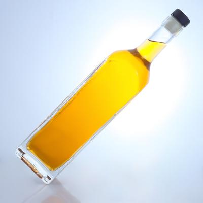 Cina Bottiglia di vetro a pietra quadrata in colore chiaro per vodka whisky tequila gin in vendita