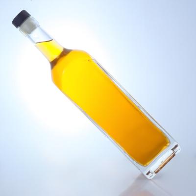 Cina Bottiglia di vetro a pietra quadrata in colore chiaro per vodka whisky tequila gin in vendita