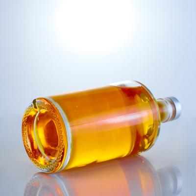 Cina Popular Shape Super Flint Glass Liquor Bottle per Vodka Whiskey Rum Tequila Gin Made in vendita