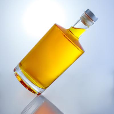 Cina Popular Shape Super Flint Glass Liquor Bottle per Vodka Whiskey Rum Tequila Gin Made in vendita
