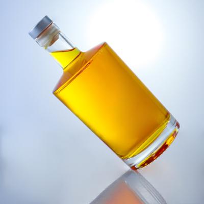 Cina Popular Shape Super Flint Glass Liquor Bottle per Vodka Whiskey Rum Tequila Gin Made in vendita