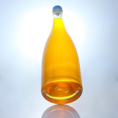Cina Bottiglia di vetro a cappuccio a vite a forma di pera fatta per il rum Super Flint Vodka Whisky Tequila Gin in vendita