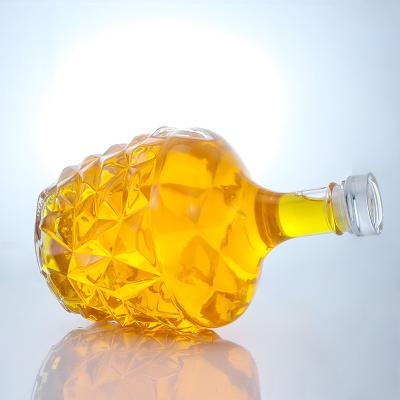 Cina Bottiglia di vetro rotonda a decal trasparente o personalizzata per rum vodka whisky tequila gin in vendita