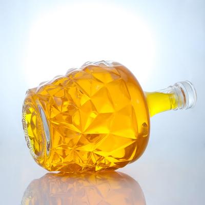 Cina Bottiglia di vetro rotonda a decal trasparente o personalizzata per rum vodka whisky tequila gin in vendita