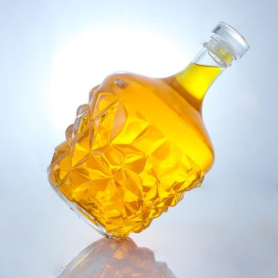 Cina Bottiglia di vetro rotonda a decal trasparente o personalizzata per rum vodka whisky tequila gin in vendita