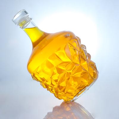 Cina Bottiglia di vetro rotonda a decal trasparente o personalizzata per rum vodka whisky tequila gin in vendita