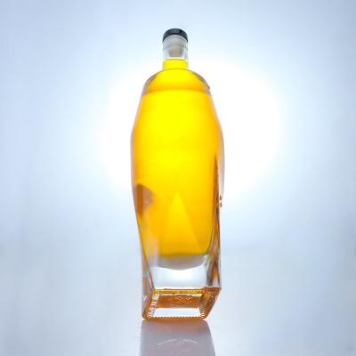 Cina Materiale del corpo Vetro Forma quadrata Rum Vodka Whisky Tequila Gin Bottiglia con sughero in vendita