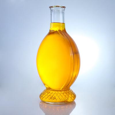 Cina Bottiglia di vetro a forma di tappo di sughero per rum personalizzabile, vodka, whisky, tequila e gin in vendita