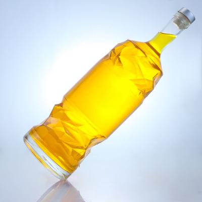 Cina Bottiglia di vetro di liquore con logo in rilievo personalizzabile e colore chiaro o personalizzato della bottiglia in vendita