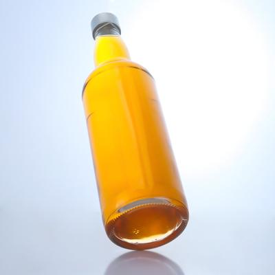 Cina Bottiglia di liquore in vetro da 750 ml personalizzata con design del collo unico e tipo di sigillamento a sughero in vendita