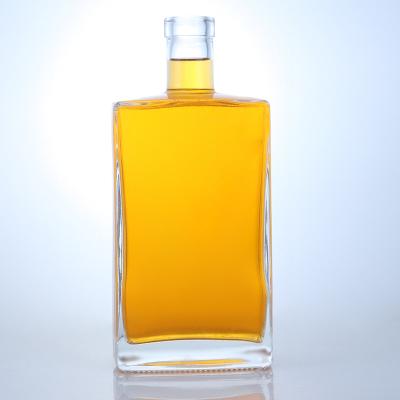 Cina Bottiglia di vetro da 750 ml per Gin Rum Brandy Forma personalizzata e materiale di base del tappo del sughero Vetro in vendita