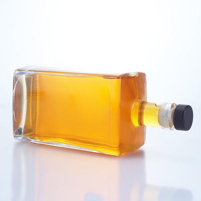 Cina Bottiglia di vetro da 750 ml per Gin Rum Brandy Forma personalizzata e materiale di base del tappo del sughero Vetro in vendita