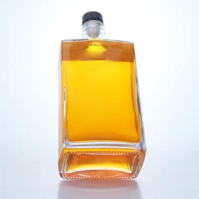 Cina Bottiglia di vetro da 750 ml per Gin Rum Brandy Forma personalizzata e materiale di base del tappo del sughero Vetro in vendita