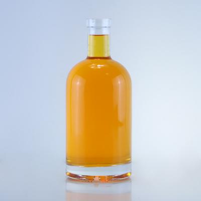 Cina Logo personalizzato e tappo bottiglia di liquore in vetro da 750 ml per rum gin vodka tappo di sughero personalizzato in vendita
