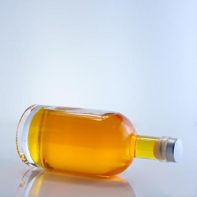 Cina Logo personalizzato e tappo bottiglia di liquore in vetro da 750 ml per rum gin vodka tappo di sughero personalizzato in vendita