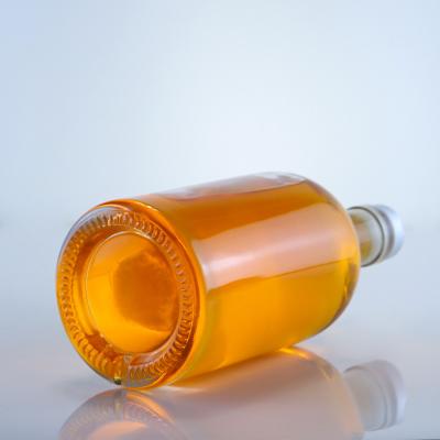 Cina Logo personalizzato e tappo bottiglia di liquore in vetro da 750 ml per rum gin vodka tappo di sughero personalizzato in vendita