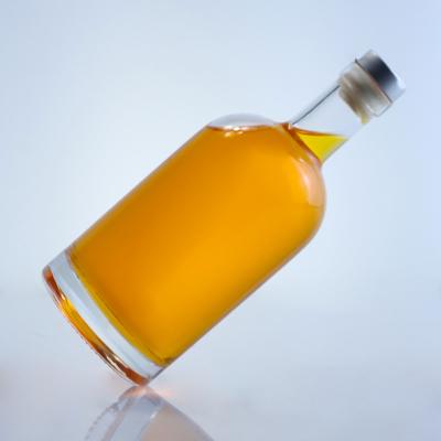 Cina Logo personalizzato e tappo bottiglia di liquore in vetro da 750 ml per rum gin vodka tappo di sughero personalizzato in vendita