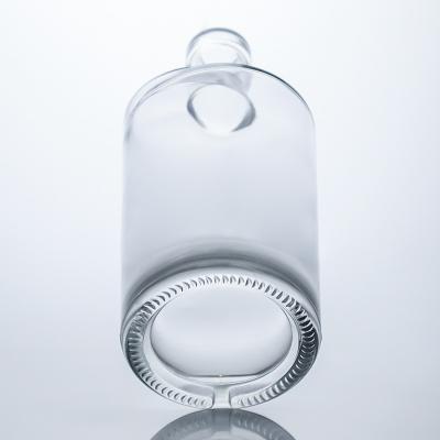 Cina Forma rotonda Disegno personalizzato 750 ml Bottiglia di vetro liquore vuoto chiaro per rum Vodka Gin Whiskey in vendita