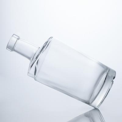 Cina Forma rotonda Disegno personalizzato 750 ml Bottiglia di vetro liquore vuoto chiaro per rum Vodka Gin Whiskey in vendita