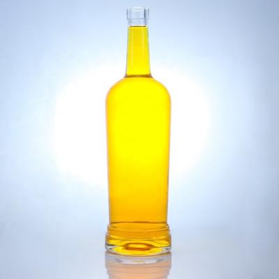 Cina Base di vetro Forma rotonda Logo personalizzabile Collo lungo Bottiglia di liquore con sughero in vendita