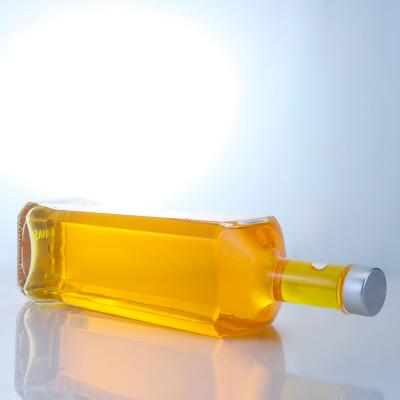 Cina Flascia di vetro di materiale per colletto trasparente o personalizzato per rum vodka whisky tequila gin in vendita