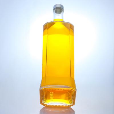 Cina Flascia di vetro di materiale per colletto trasparente o personalizzato per rum vodka whisky tequila gin in vendita
