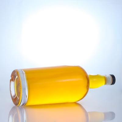 Cina Liquore industriale bottiglia di vetro Super Flint con sughero personalizza la tua bevanda in vendita