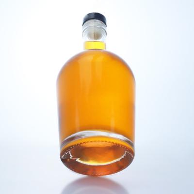 Cina Bottiglia di liquore in vetro da 750 ml per gin rum vodka forma su misura con materiale per il colletto in vetro in vendita
