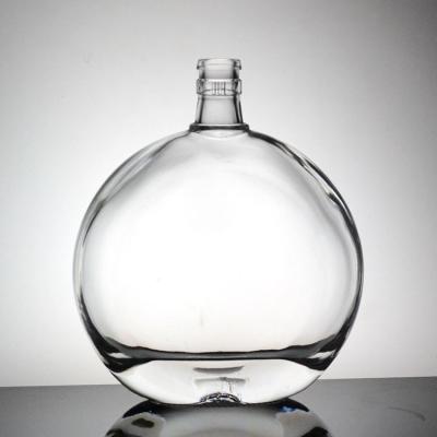 Cina Bottiglie di vetro di 700 ml con tenuta di sughero trasparente per liquori e vodka in vendita