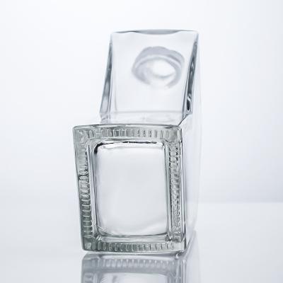 China Garrafa de vidro de forma única para rum gin vodka rolha de cortiça à venda