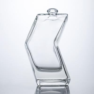 China Garrafa de vidro de forma única para rum gin vodka rolha de cortiça à venda